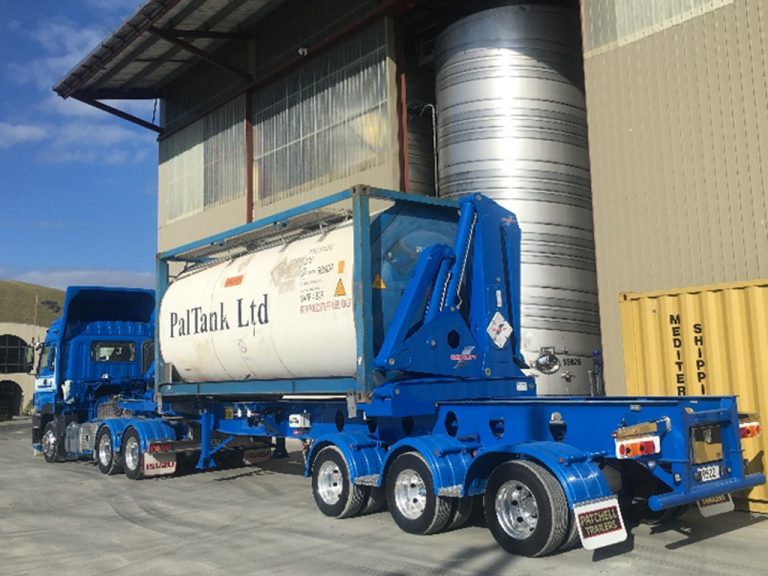 Container transfer - swinglift, side loader, side lifter, container ...